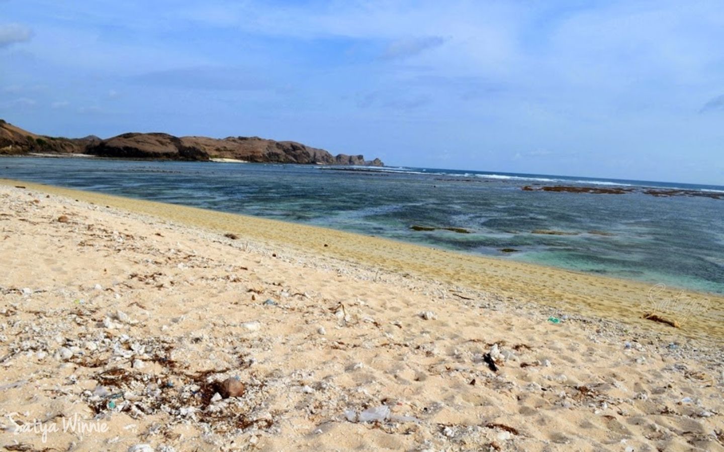 Pantai Serenting, Pantai Berpasir Merica di Lombok — Satya Winnie