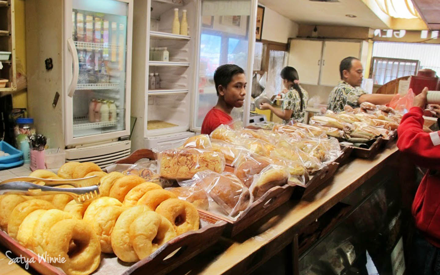 Roti Gempol, Jajanan Enak Pake Banget di Bandung — Satya Winnie