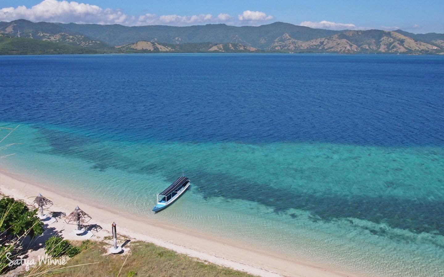 Dimanja di Taman Laut 17 Pulau Riung, Flores — Satya Winnie