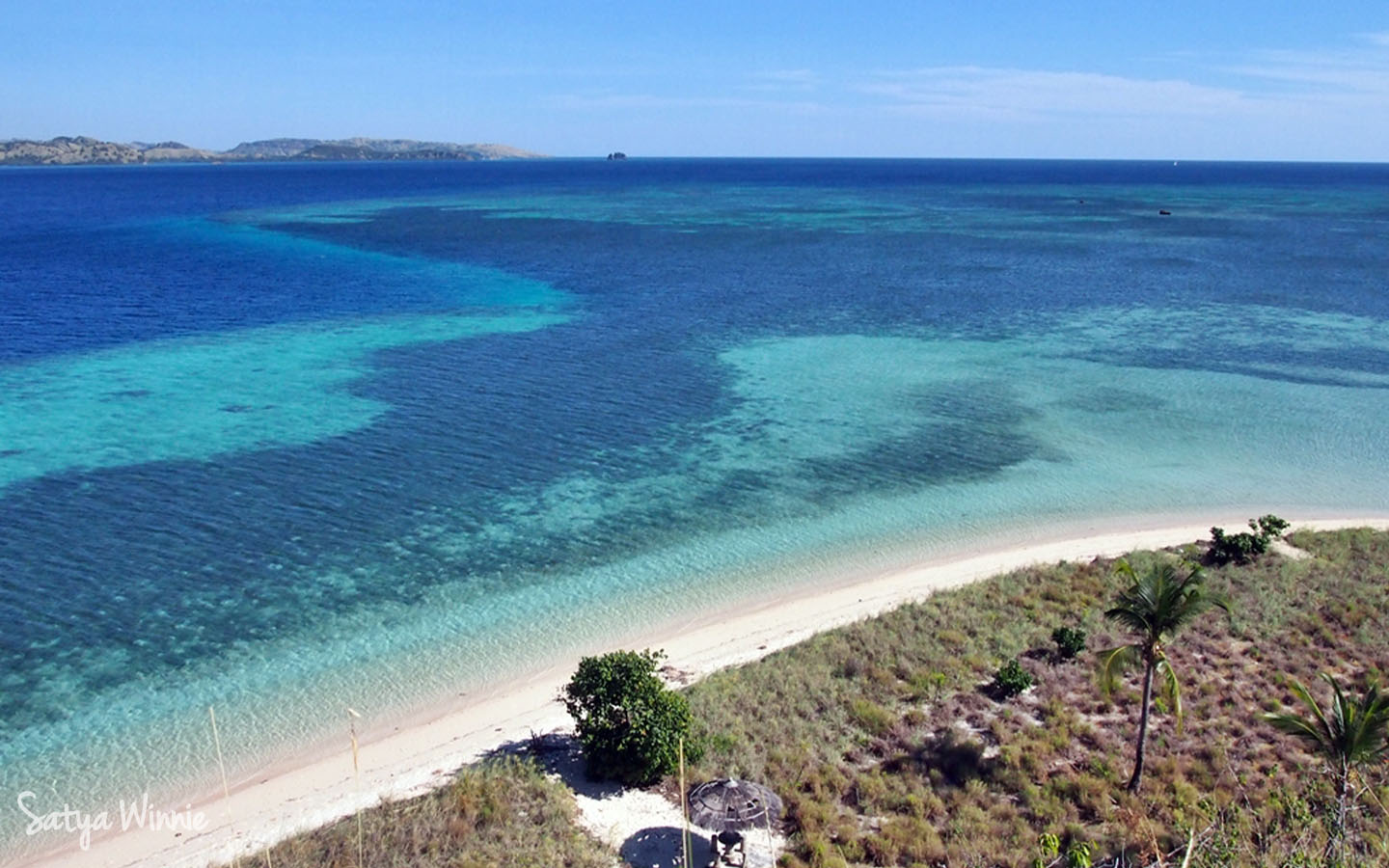Dimanja di Taman Laut 17 Pulau Riung, Flores — Satya Winnie