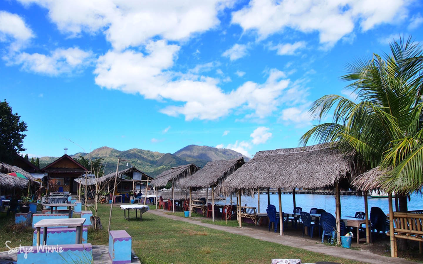 Jalanan Memesona dari Ende Menuju Riung Flores — Satya Winnie