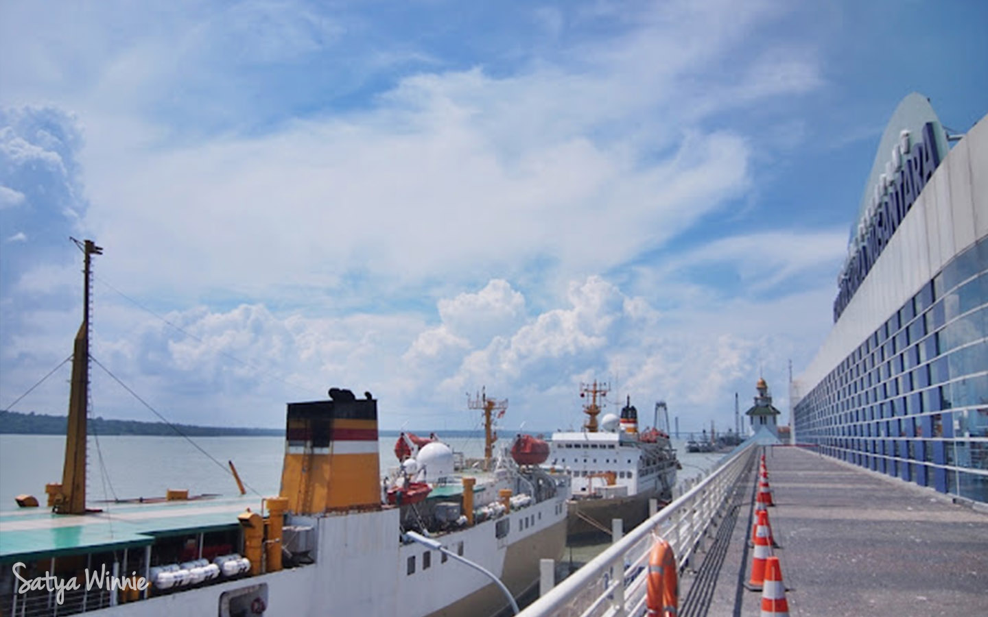 Gapura Surya Nusantara, Terminal Penumpang Megah Nan Mewah — Satya Winnie